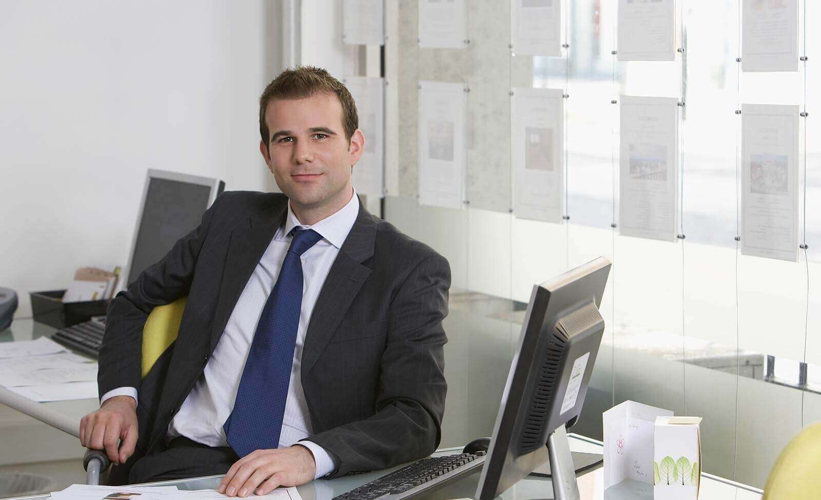 Insider: Definition, Dynamics, and Real-world Scenarios - SuperMoney